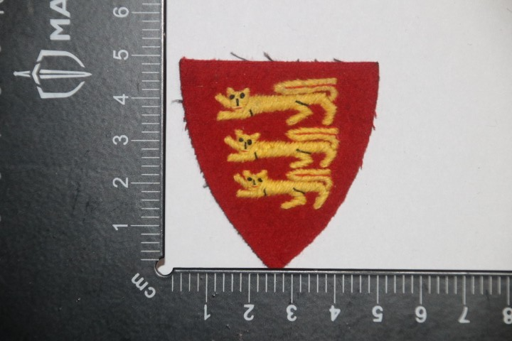 WW2 BRITISH ARMY CHANNEL ISLANDS FORCE 135 CLOTH FORMATION BADGE COPY ...