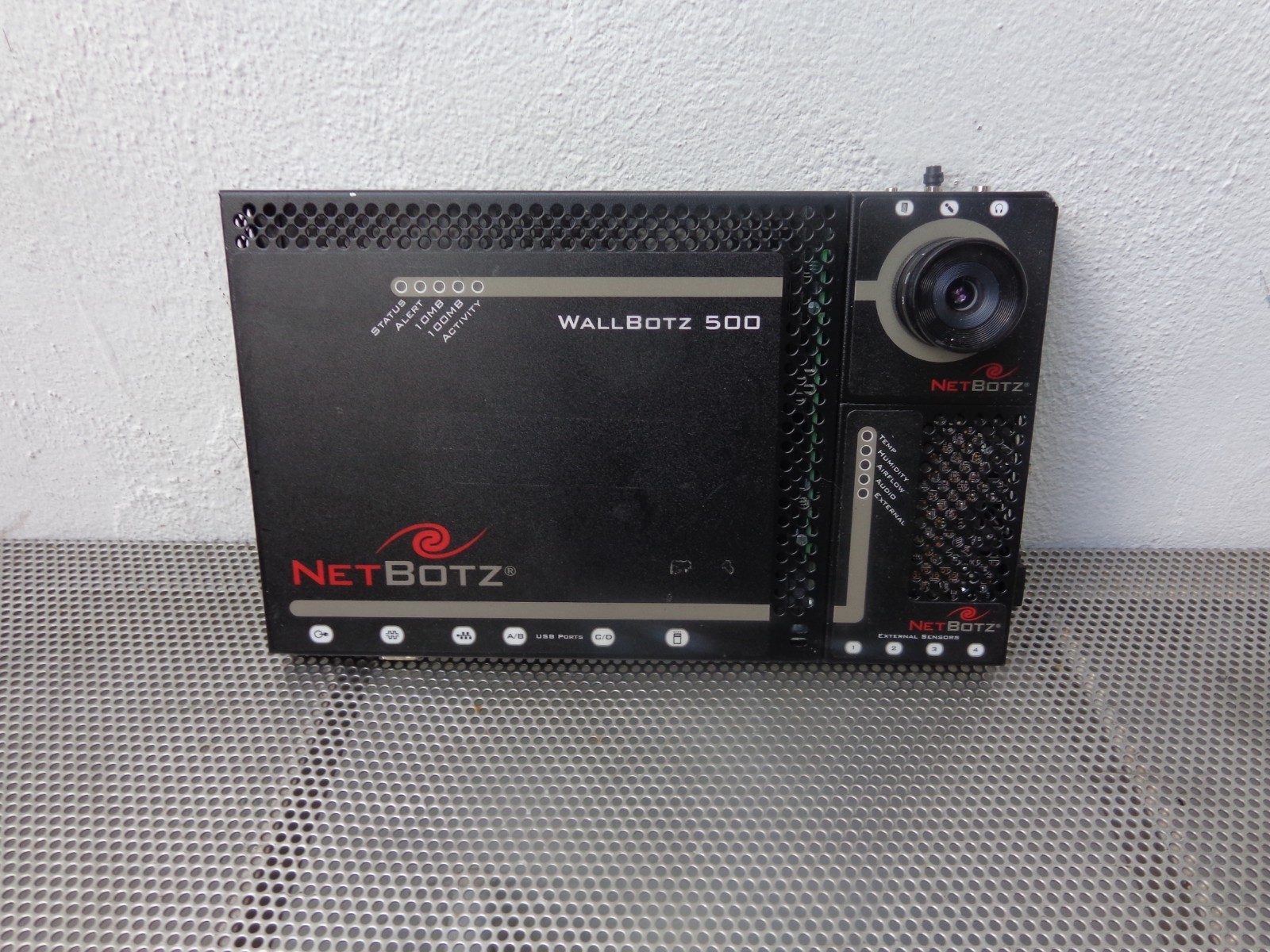 APC NETBOTZ 500 ENVIRONMENTAL MONITORING DEVICE w/ Camera (NEED AC ...