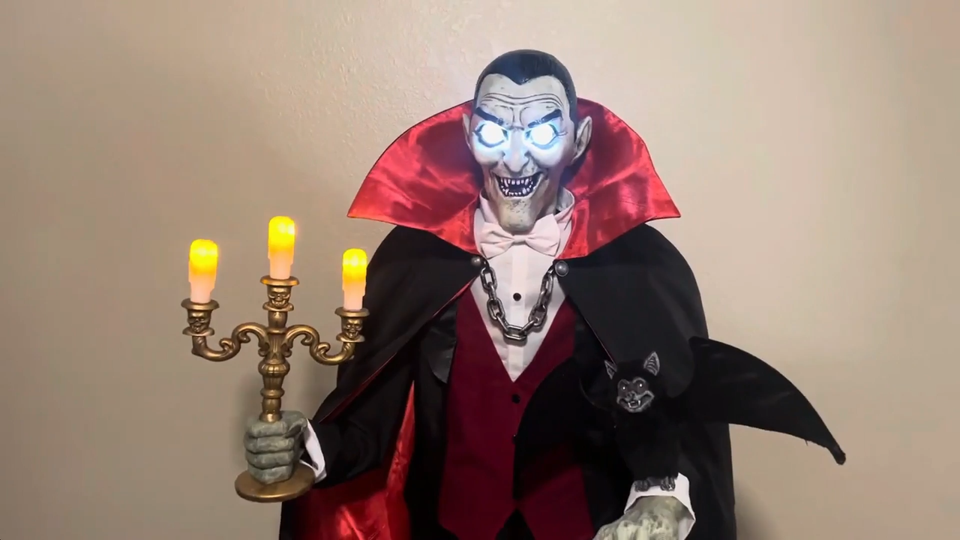 5.5 FT ANIMATED VAMPIRE WITH CHANDELIER & BAT HALLOWEEN ANIMATRONIC ...