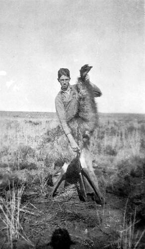 Mildura District Victoria 1930 Hunter holding a dead emu Australia OLD ...