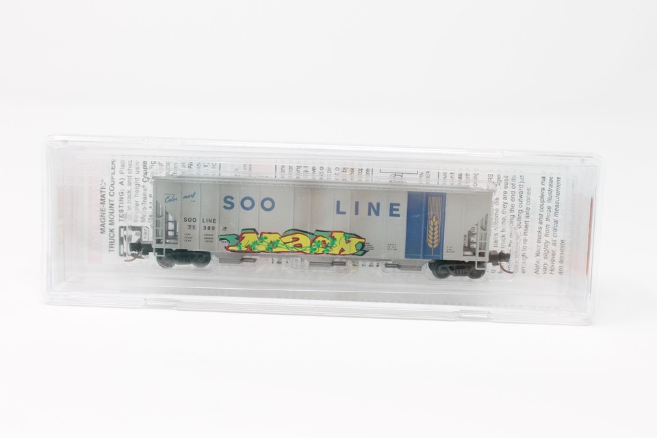 N Scale Micro Trains 09944110 3 Bay Covered Hopper Soo Line Weathered ...