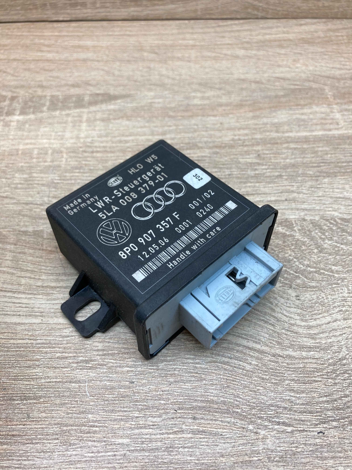 8P0907357F 5LA008379 Hella Volkswagen Audi Seat Skoda Light Module Unit ...