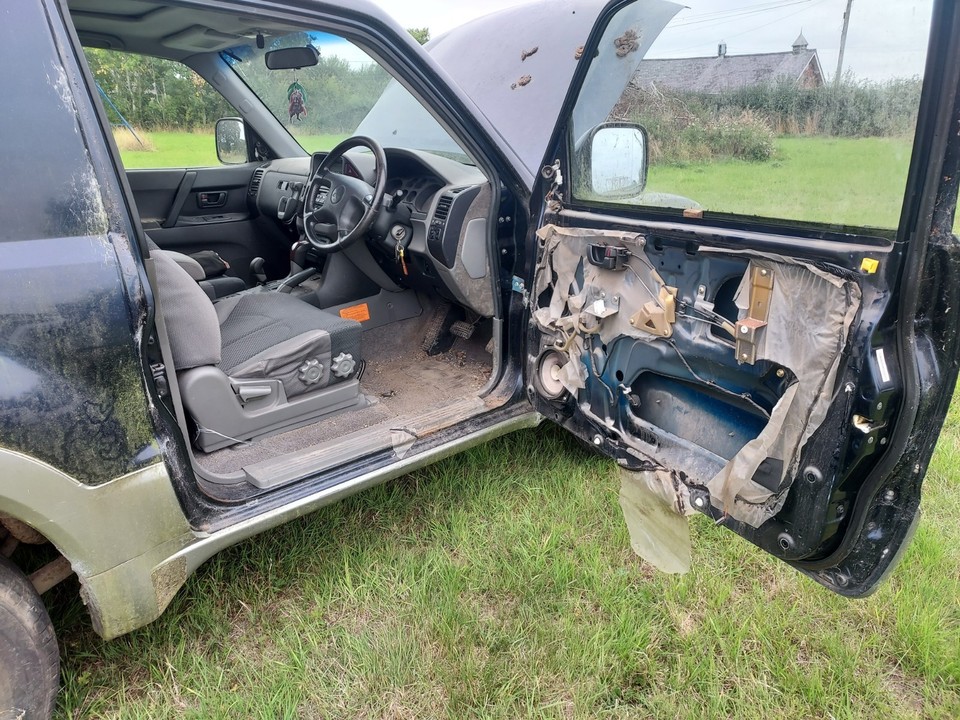 mitsubishi shogun swb 02 for off road or export no brakes no mot not ...