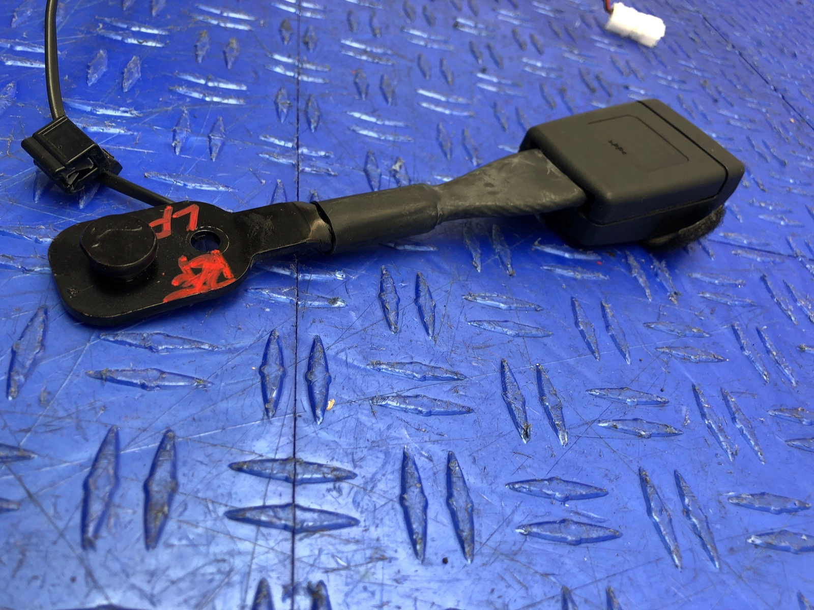 2016 - 2020 BMW 750 FRONT RIGHT OR LEFT SEAT BELT BUCKLE 72117359090 ...