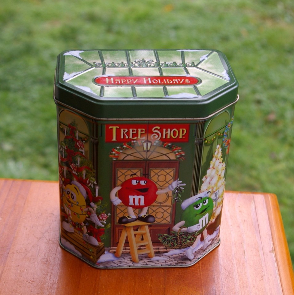 2000 M&M's Christmas Happy Holidays Tree Shop Wreaths Holly Metal Tin ...