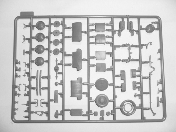 1/35 Kadett K38 Saloon Staff Car.five figures Police ICM 35480 Plastic ...