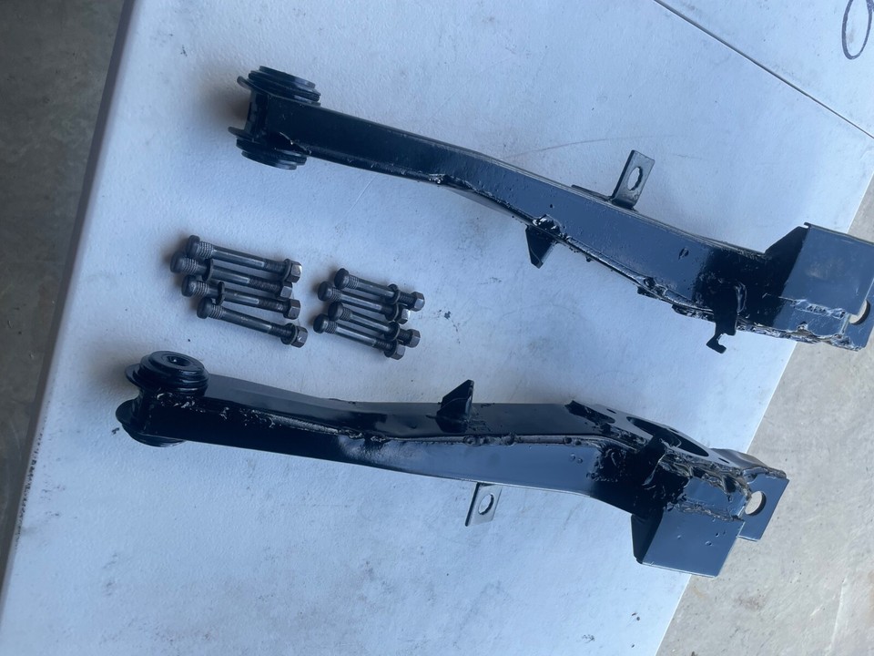 1965-79 C2-C3 Corvette R & L rear trailing arms with long bolts | eBay