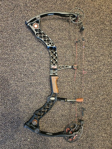 Mathews Solocam Z7 Compound Bow 70/30 RH Black | eBay