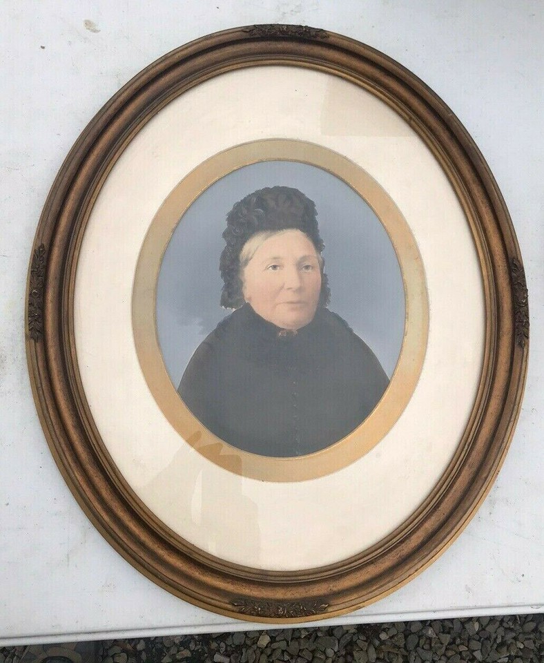 PAIR OF PRIMITIVE ANTIQUE COUNTRY WATERCOLOR GILT FRAMED OVAL PORTRAIT ...