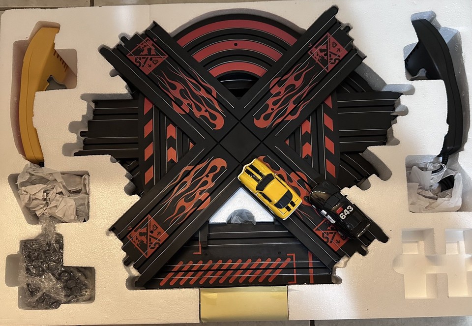 SCALEXTRIC 1/64 TRANSFORMER BUMBLEBEE BARRICADE SLOT CAR RACING SET | eBay