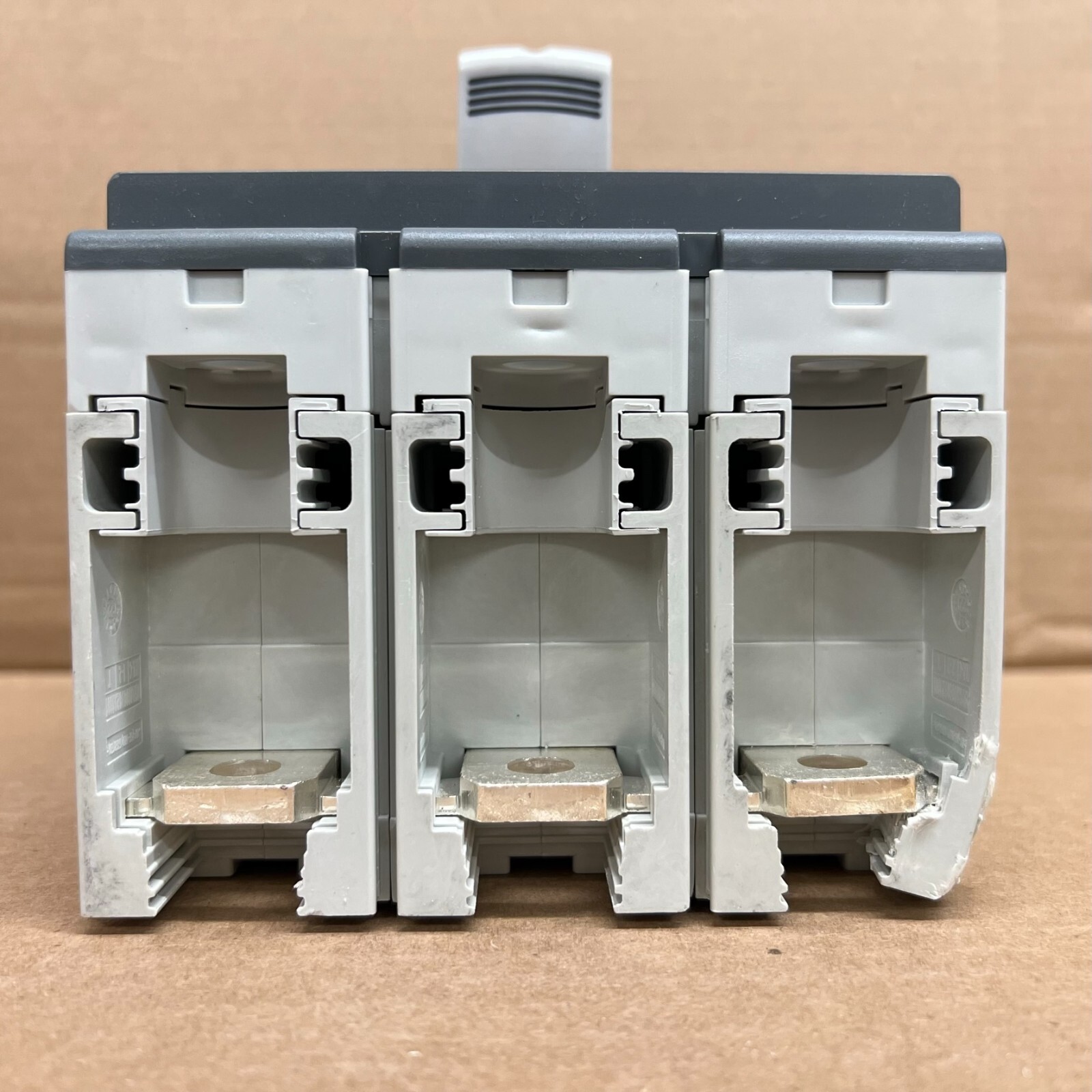 NEW ABB SACE Tmax XT5H 600 3 Pole 600 Amp 600v EKIP LSI Circuit Breaker ...