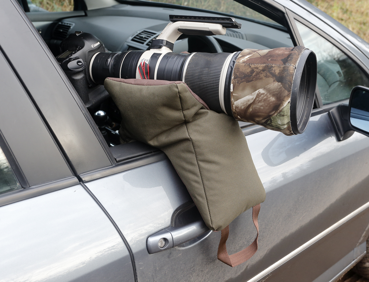 GRAPPLER CAMERA BEAN BAG. A large U shaped bag for telephoto lenses ...