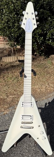 2016 Epiphone Limited Edition Brendon Small Snow Falcon Flying V ...
