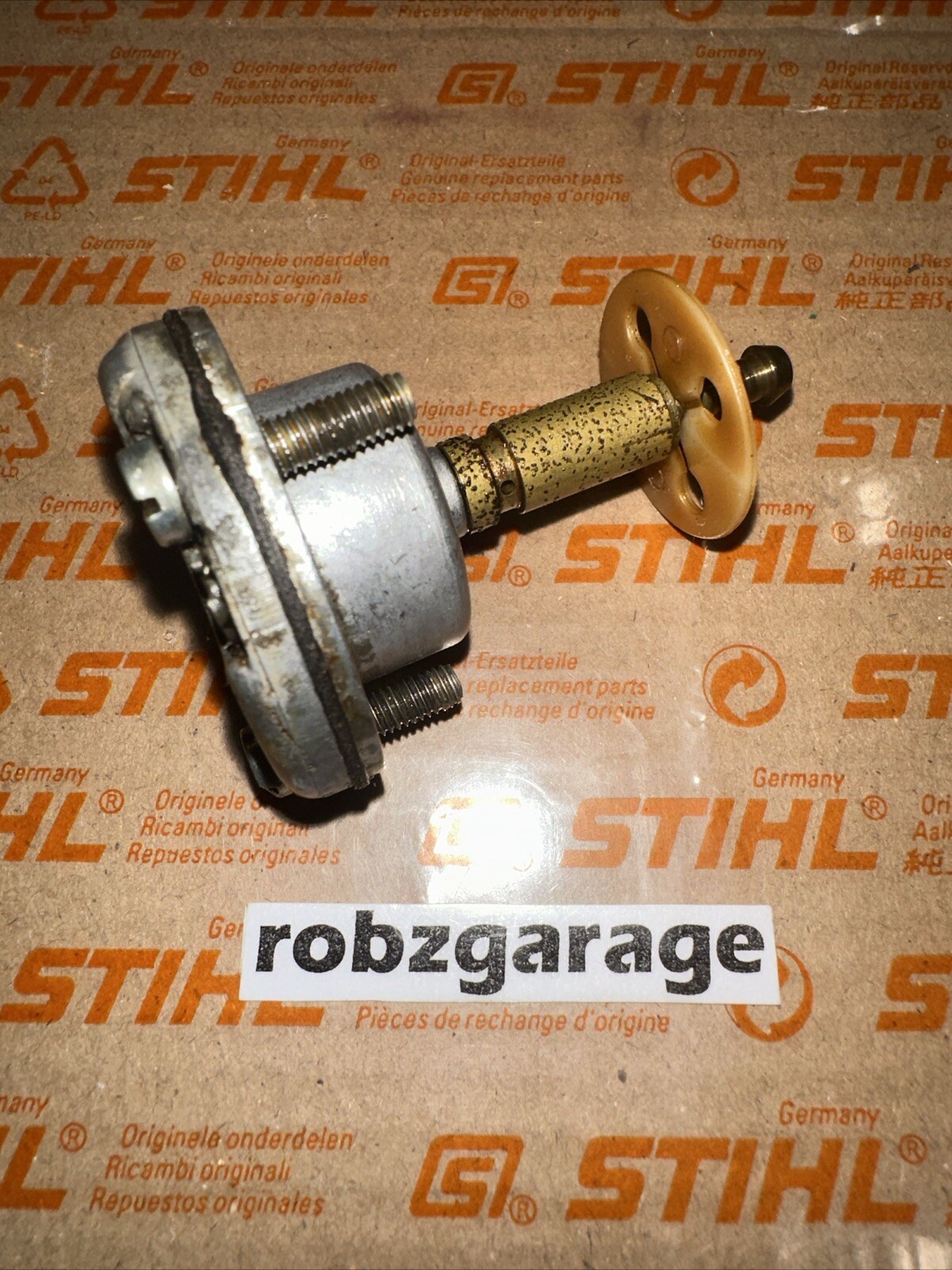 STIHL OIL PUMP OILER (USED) 1120-640-3001 009 L 010 011 012 AV/AVE/AVT ...