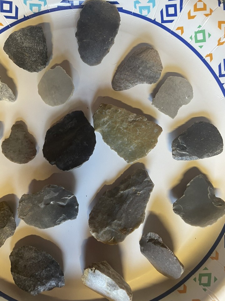 AUTHENTIC KENTUCKY INDIAN ARROWHEADS. BEAUTIFUL LOT OF 19 UNIFACE ...