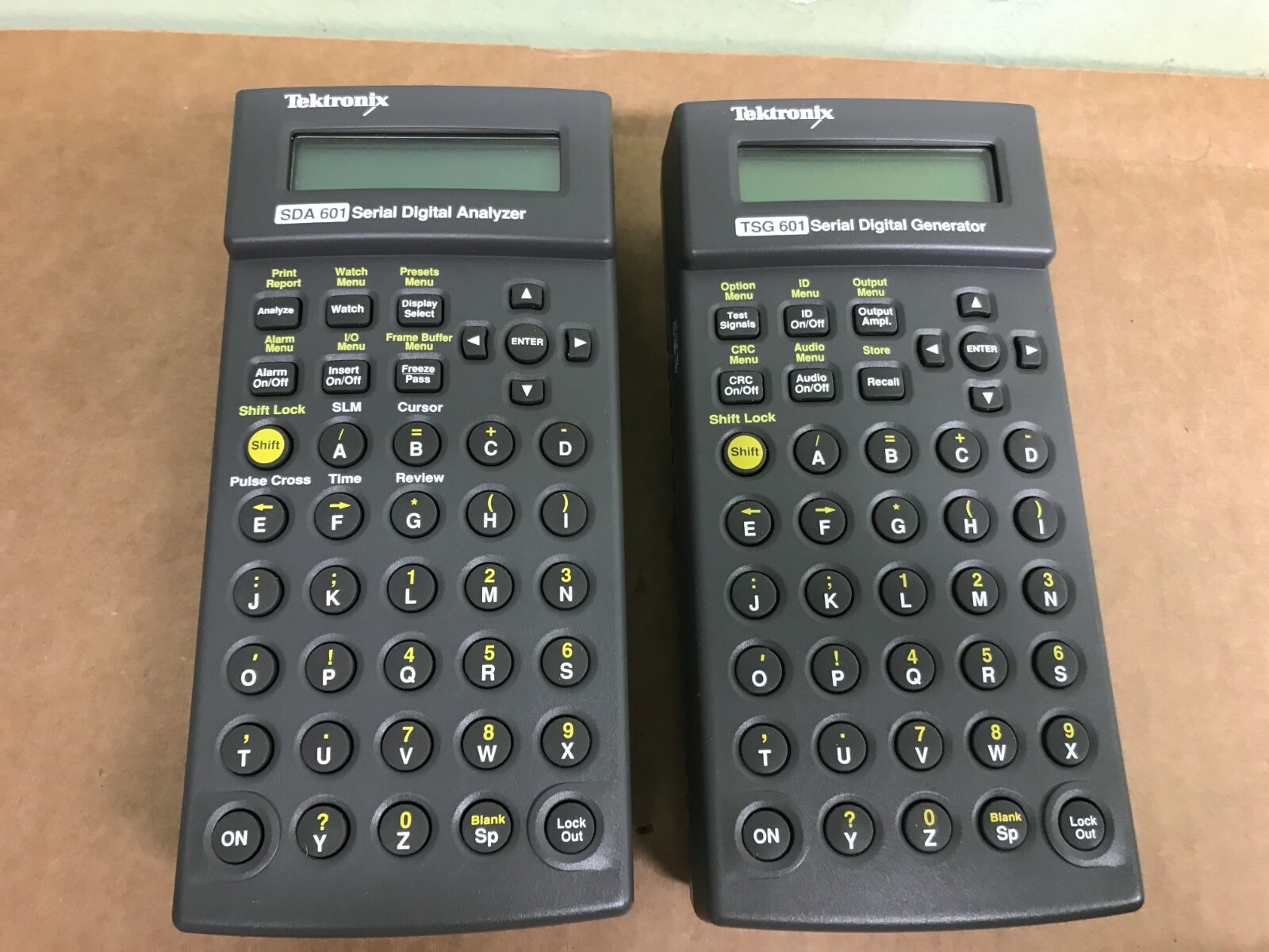 Tektronix SDA 601 and TSG 601 Serial Digital Analyzer in Orig Carring ...