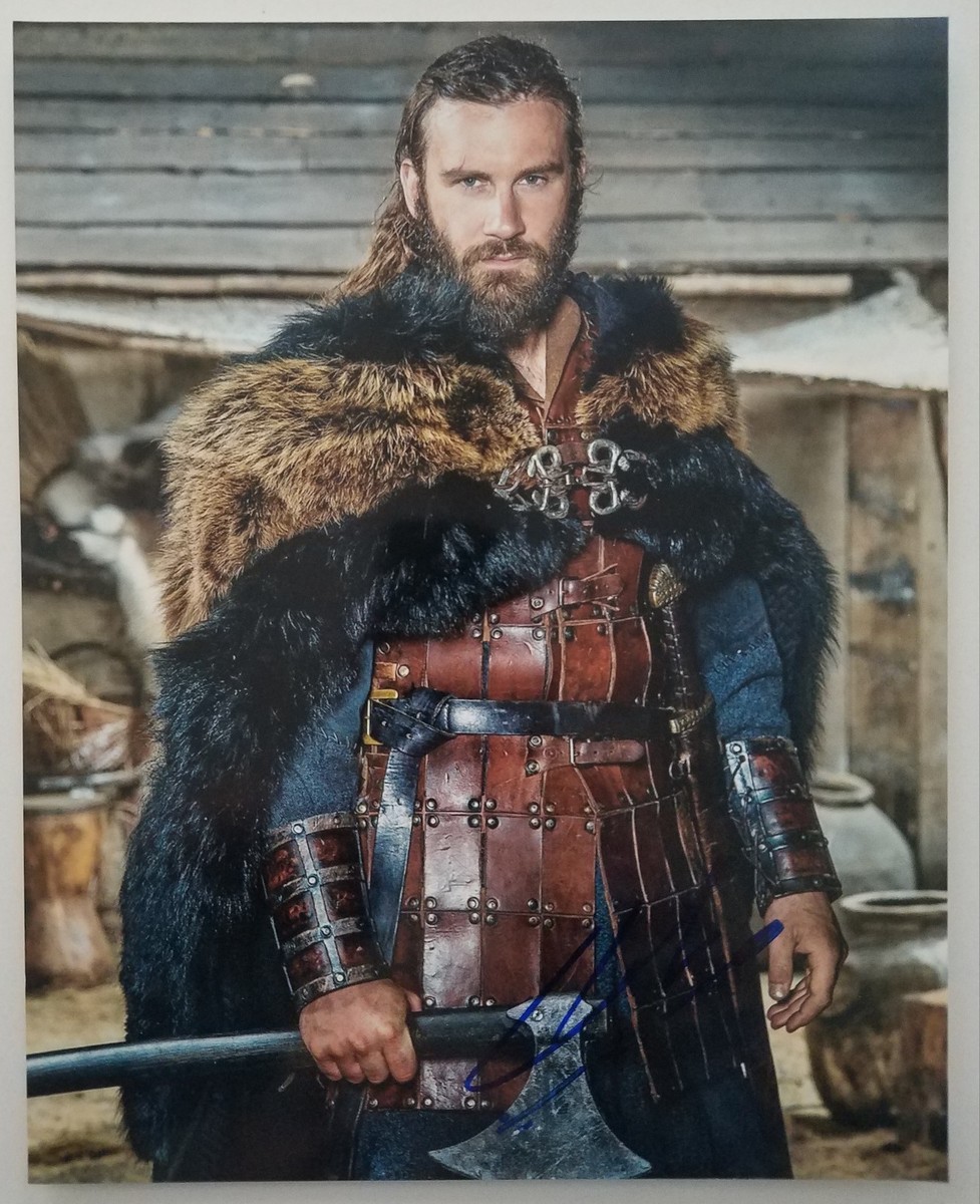 Clive Standen Robin Hood