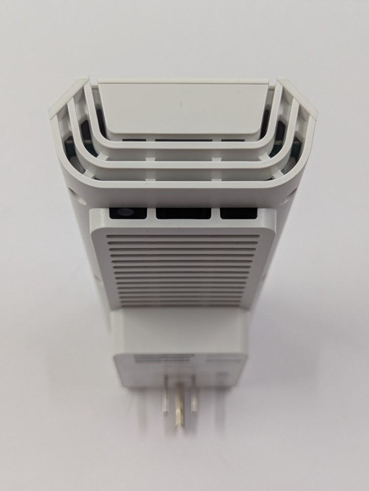 NETGEAR - BE5000 Dual-Band Wi-Fi EXS27 Wall Plug Range Extender White ...