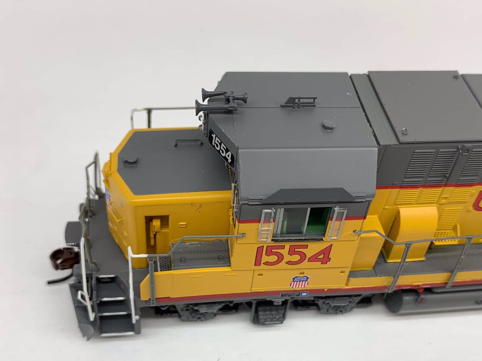 Genesis Union Pacific GP15-1 #1554 (ex-CNW) Diesel Locomotive G68024 HO ...