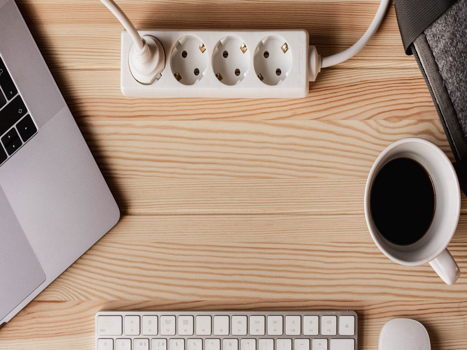 EU to St Lucia Travel Adapter 4 sockets 1.5m Extension Lead Type G ...