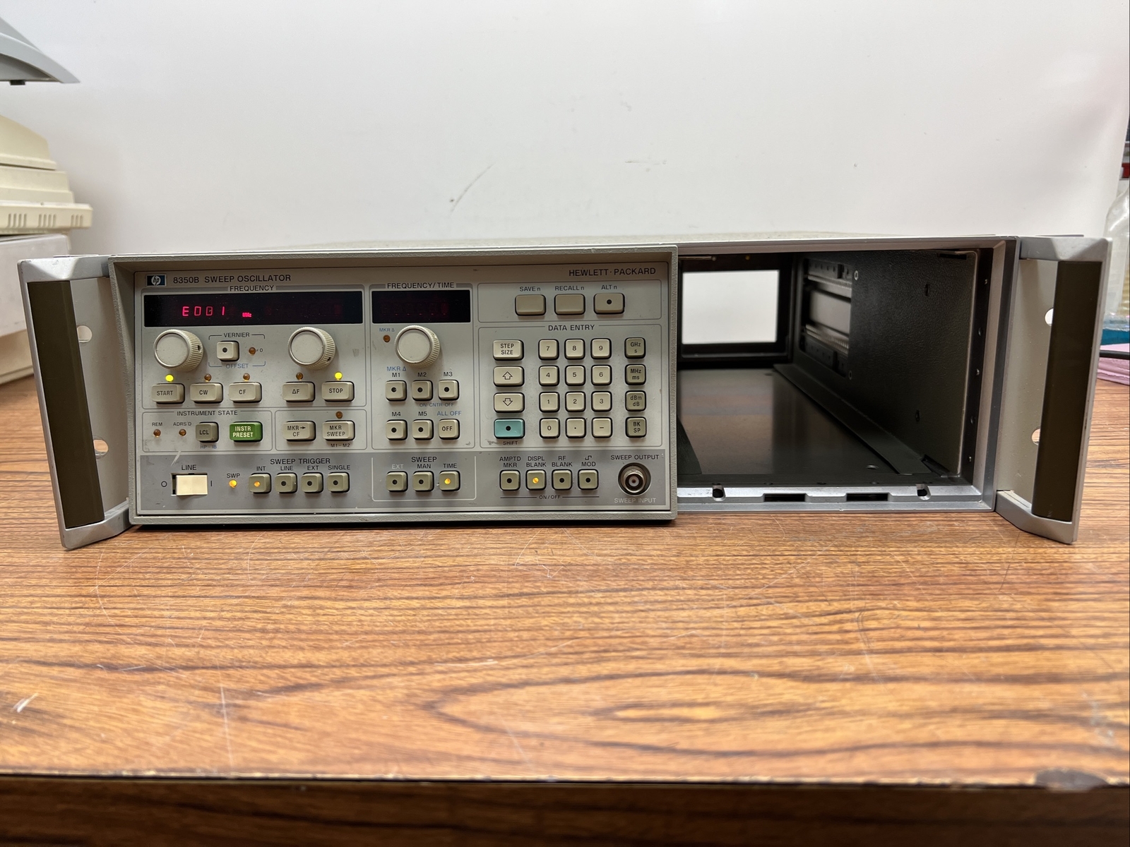 Hewlett Packard 8350B Sweep Oscillator Battery Leaked | eBay