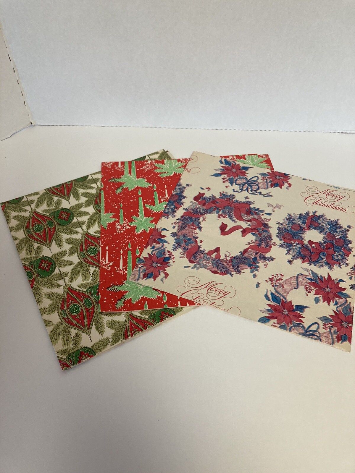 VTG CHRISTMAS WRAPPING PAPER GIFT WRAP WREATHS, BULBS & CANDLES - 3 ...