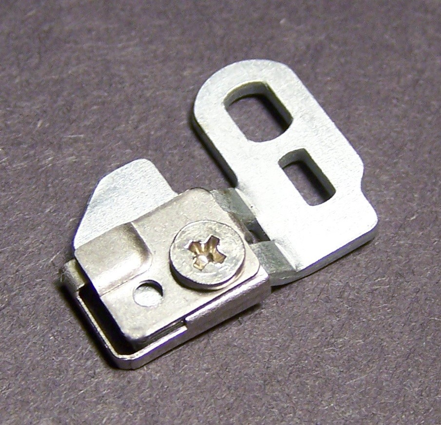 BOBBIN CASE STOPPER Singer 1500 2638 2662 7422 7424 7426 7442 7444 7446 ...