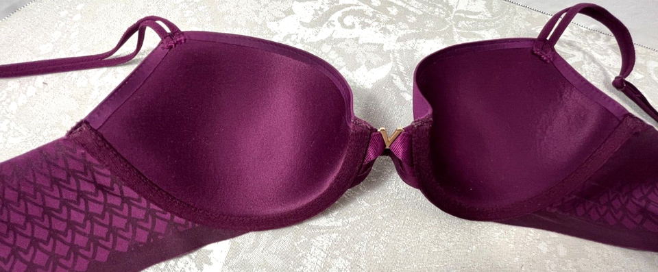 TWO Victoria's Secret Bras 32C Underwire Smooth Comfy Cups Plunge Love ...