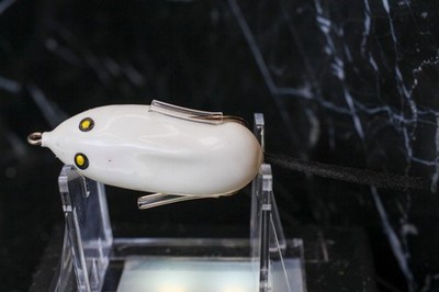 SNAG PROOF RUBBER LURE PEARL WHITE MOUSE YELLOW EYES FISHING | eBay