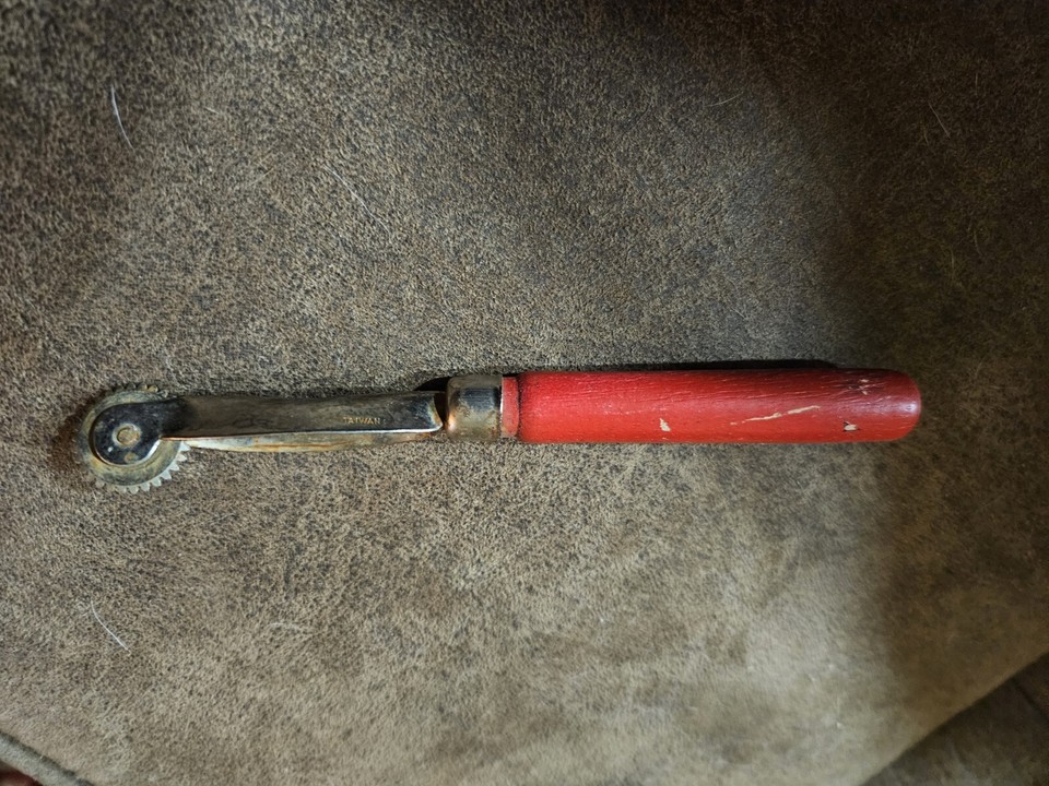VINTAGE OLD RED WOOD HANDLE SEWING NOTION TOOL JAPAN TRACING WHEEL | eBay