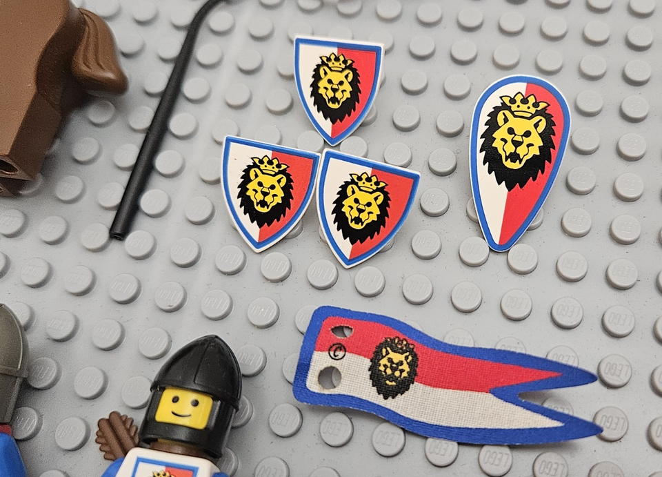 Lego Royal Knights Minifigure & Accessories Lot Shields Banner Battle Horse | eBay