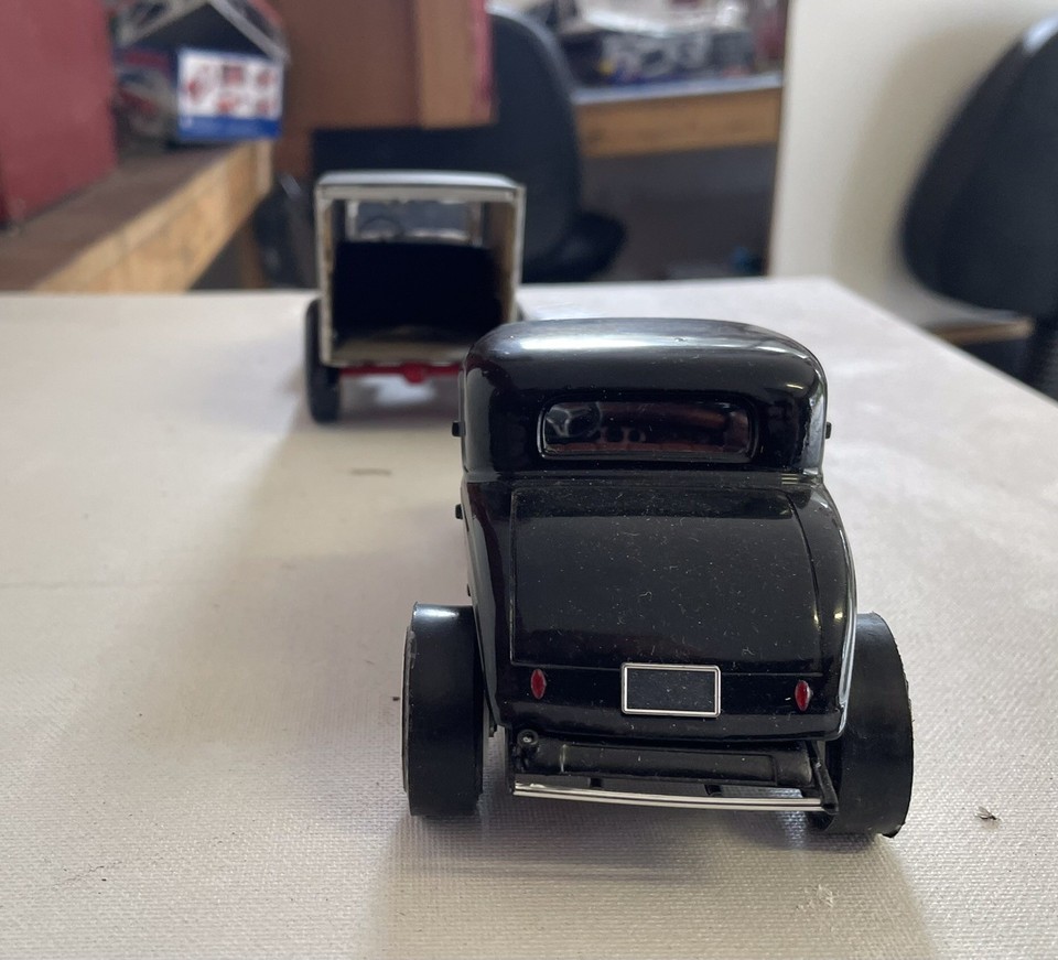 '32 Ford 3-Window Coupe - Revell & ‘29 Ford Woody - Monogram 1:25 Part ...