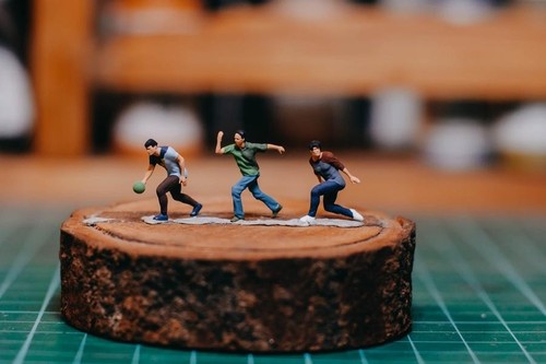 GIFT SET Miniature Bowling Figure v.1 (1/87) Diorama Scene No Preiser ...