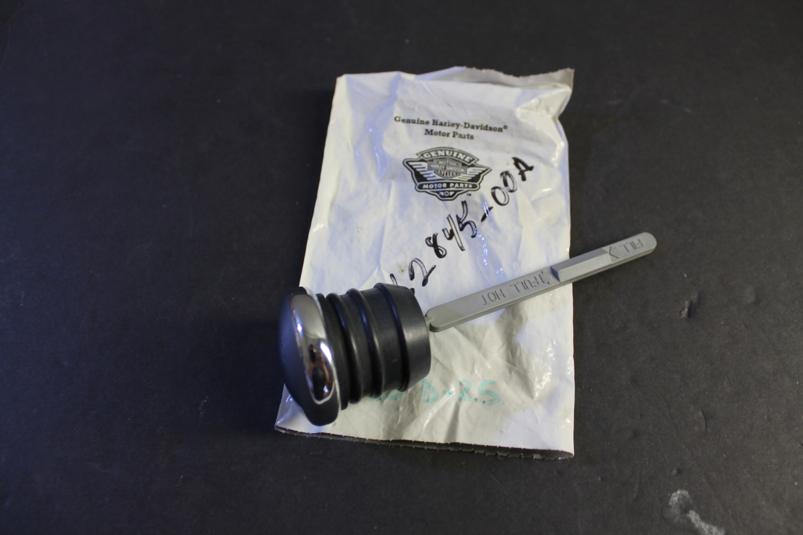 Harley Davidson Softail OEM Oil Cap With Dipstick 62845 00 a for sale ...