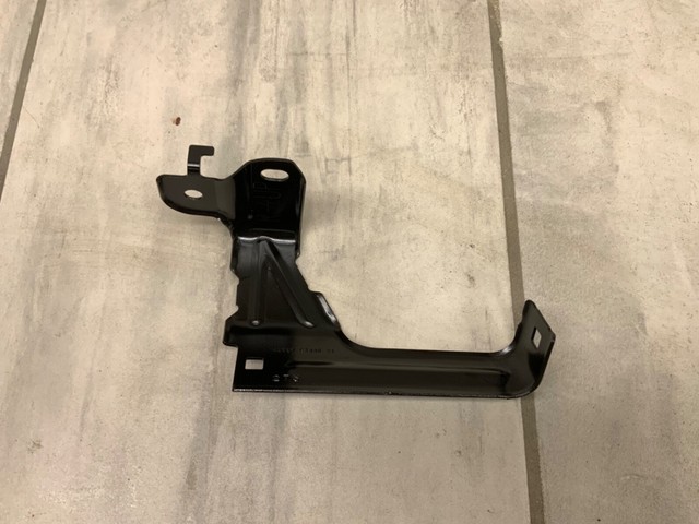 Genuine Nissan Bracket Front Bumper Side RH 62222EZ40C / 62222-ez40c ...