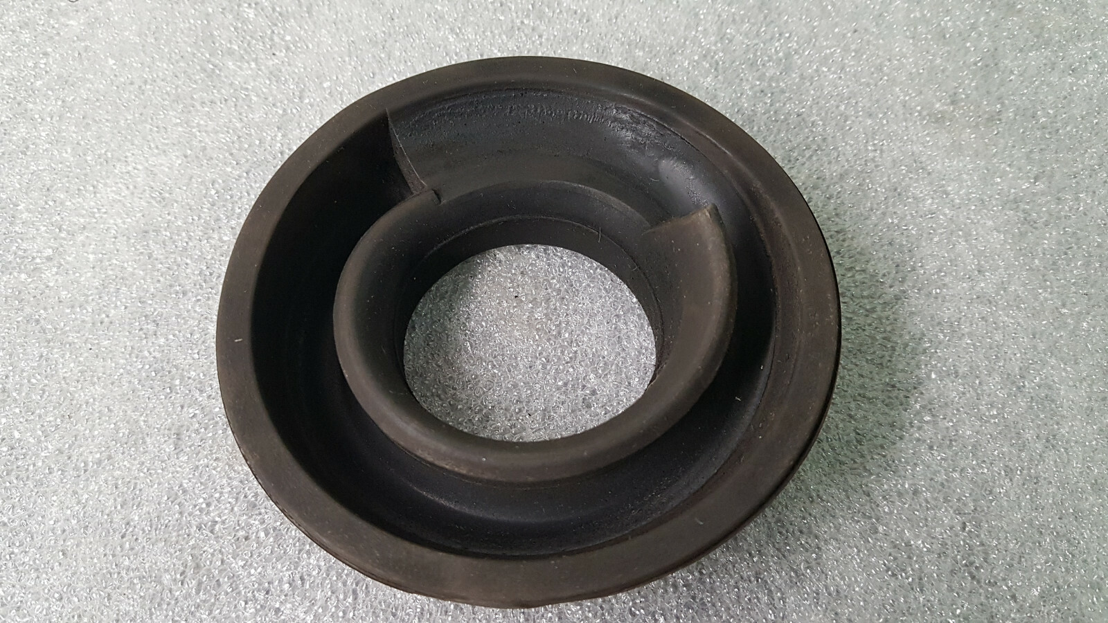 GENUINE USED BMW 3SER E90 E91 E92 F30 F31 REAR SPRING PAD UPPER ...