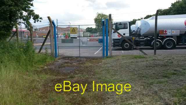 Photo 6x4 A side gate to Esso terminal at Hythe c2014 | eBay UK