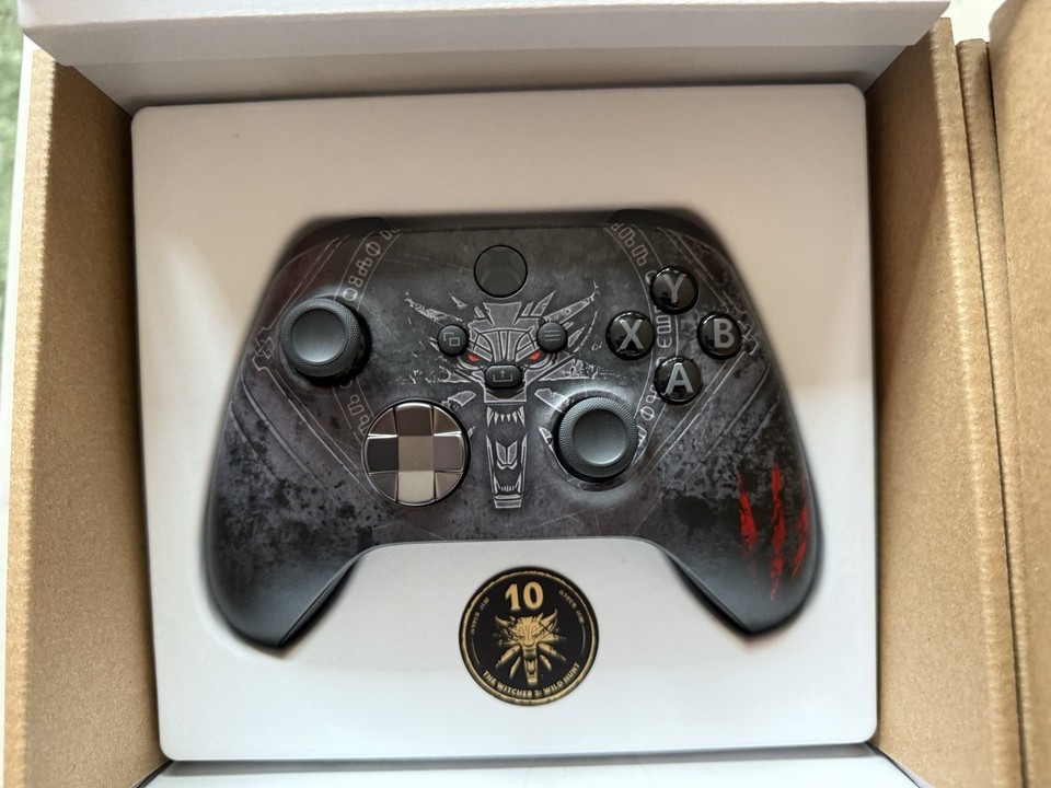 Xbox Wireless Controller Witcher 3 10th Anniversary Special Edition ...