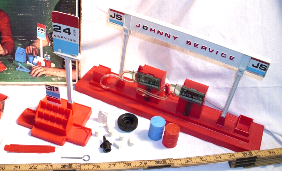 TOPPER TOYS JOHNNY SERVICE WORKING GAS STATION PLAYSET WITH CAR BOXED ...