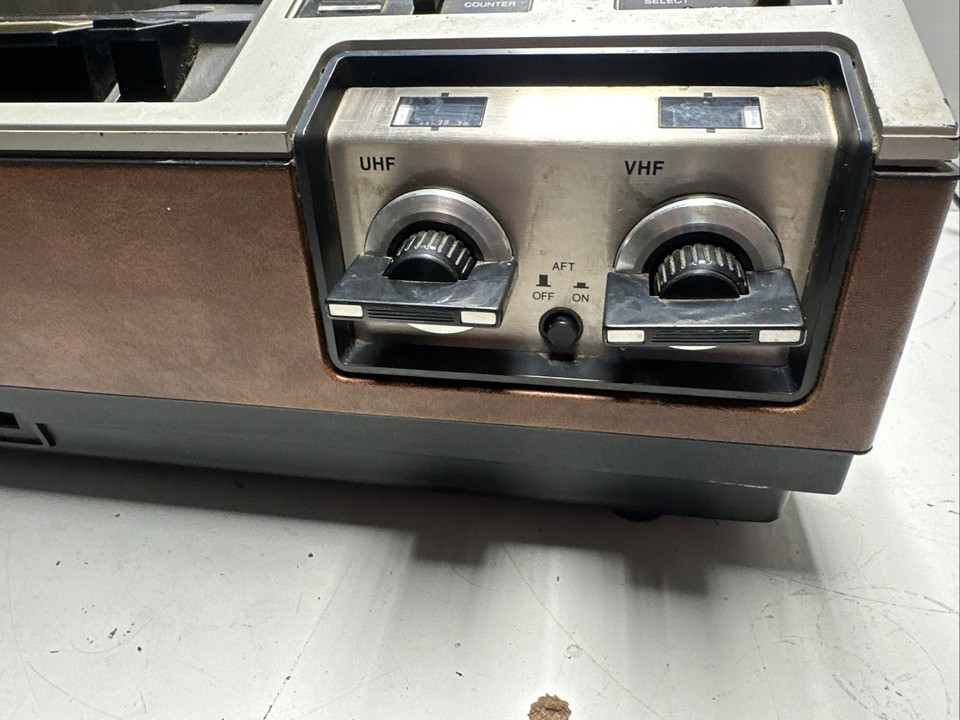 RARE VINTAGE MAGNAVOX TOP LOADING VHS/VCR MODEL VR8310BK01 WITH CLOCK ...