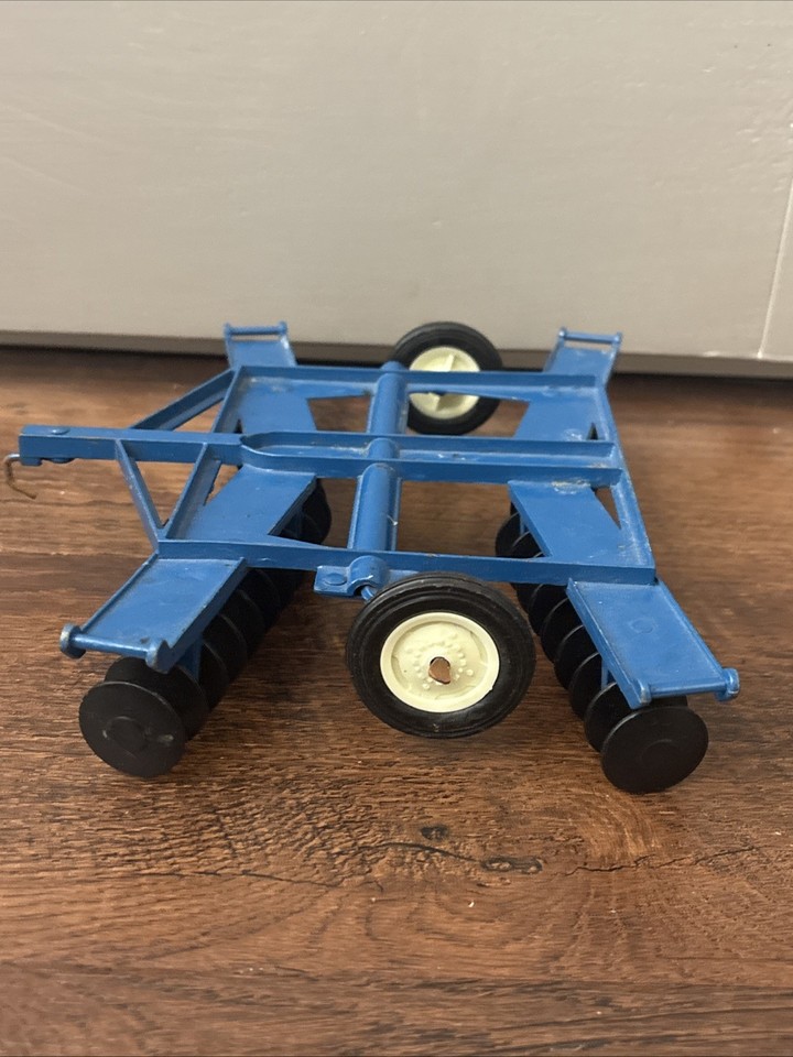 Vintage 1970's FORD 4000 TRACTOR SPLIT GRILL VERSION DIE CAST METAL ...