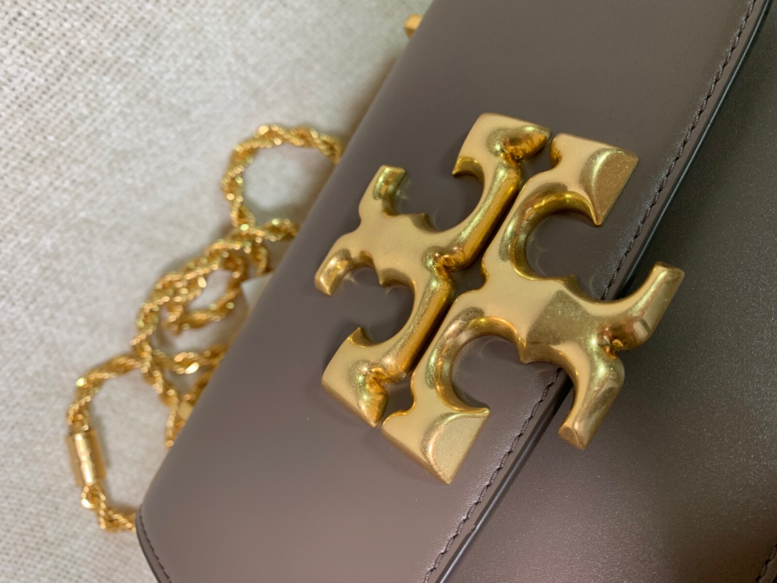 New Tory Burch Eleanor Clam Shell Taupe Small Convertible Shoulder ...