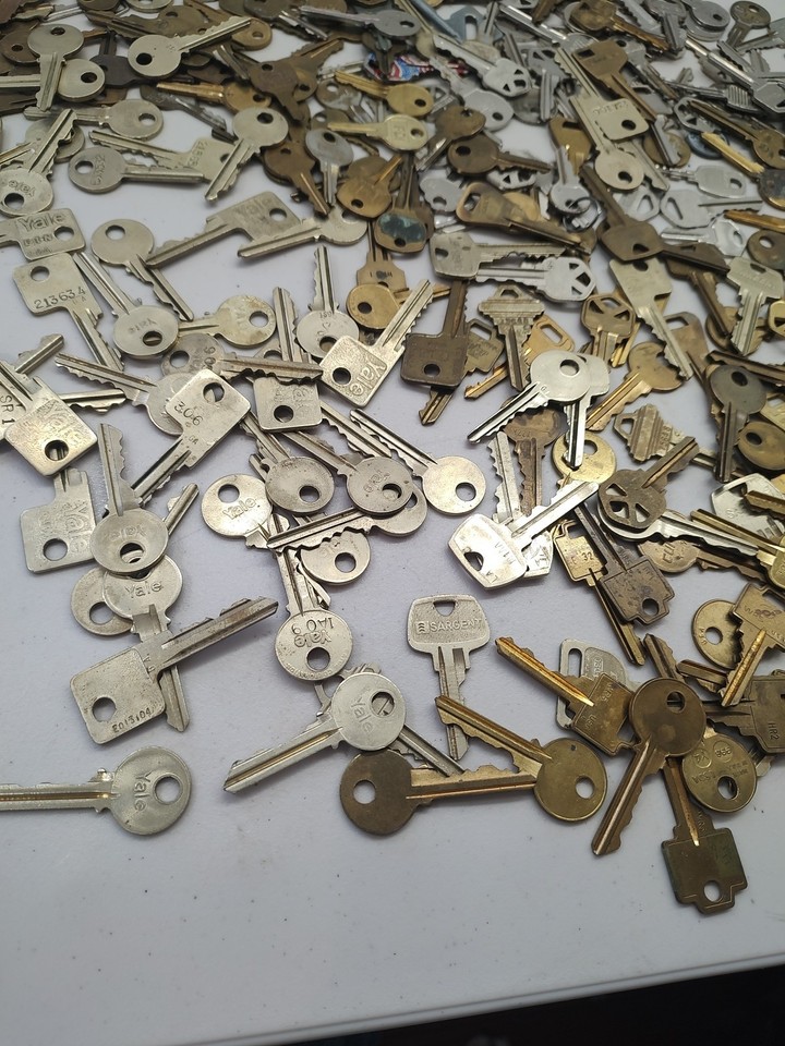 Giant Vintage Key Lot Car Yale Wide Variety 7 lbs Brass Crafting 355 ...