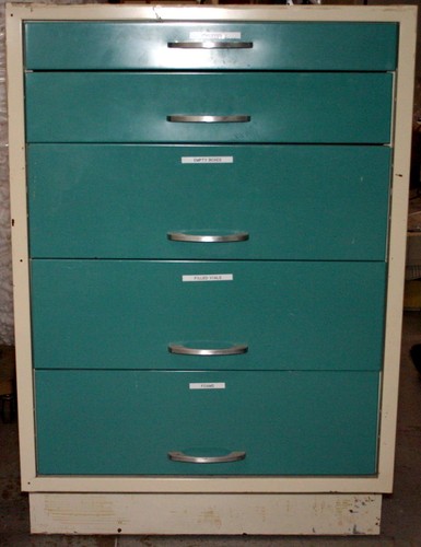 HAMILTON KEWAUNEE LABORATORY CABINETS, CASEWORK 74 FEET, $120 PER FOOT ...