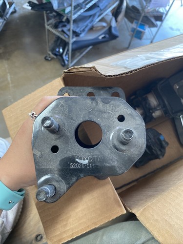 520260C010 TO1066162 Bumper Face Bar Bracket Front Left Hand Side ...