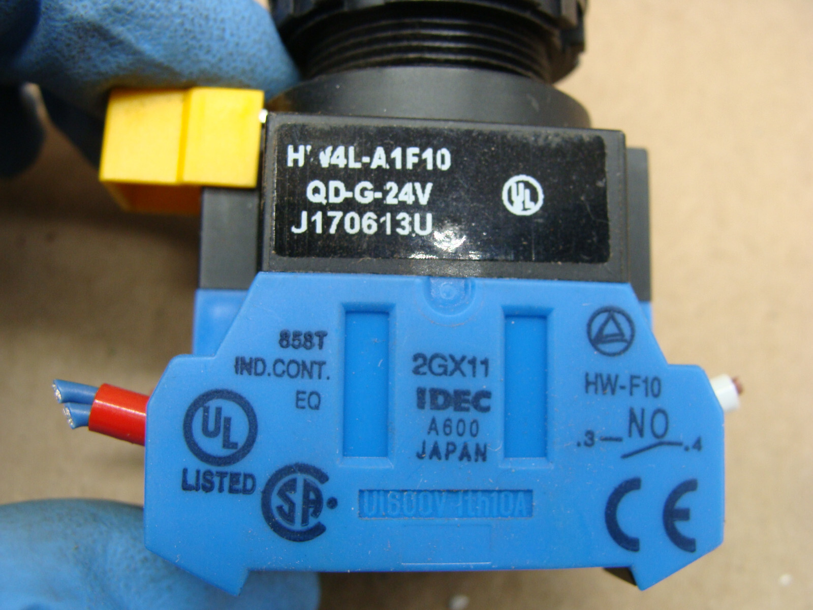 IDEC HW4L-A1FA0QD-G-24V GREEN PUSH BUTTON W/2GX11 SOCKET & HW-DA1F ...