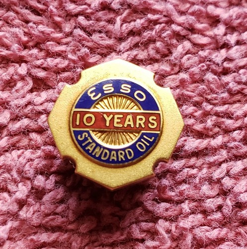 VINTAGE 14K GOLD Esso STANDARD OIL (Exxon) 10 YEAR SERVICE PIN W/ 10K ...