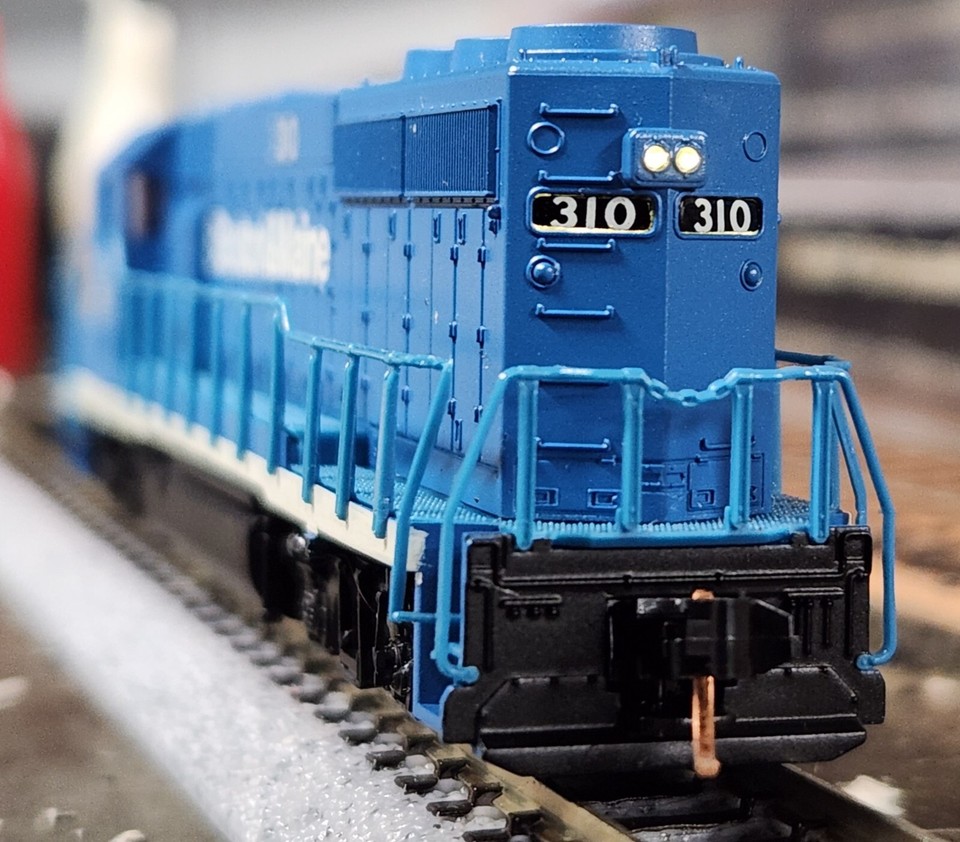 NEW N scale Atlas Master BOSTON & MAINE GP 40-2 #310 Loksound DC/DCC B ...