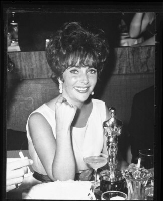 Elizabeth Taylor 1961 Academy Award Oscar Statue Vintage Duplicate 8x10 ...