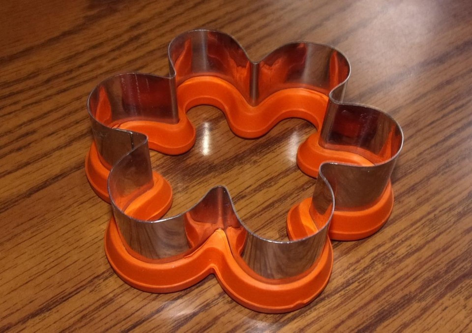 WILTON Cookie Cutter Orange "FLOWER" Metal Daisy Comfort Grip Easter ...